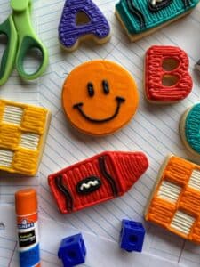 How to Decorate Back to School Cookies with Buttercream Frosting
