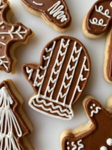 Gingerbread Sugar Cookies With Buttercream - 7 Cookie Decorating Tutorials